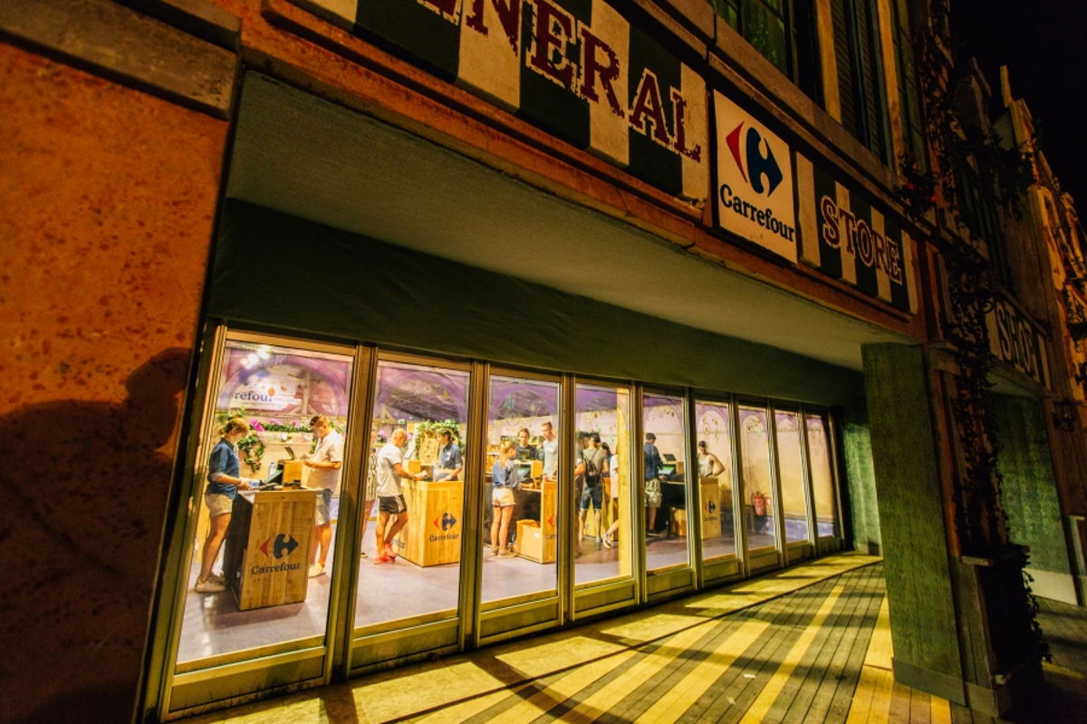 De Carrefour pop-store op Tomorrowland is volledig aangepast aan de behoeften van de bezoekers ...